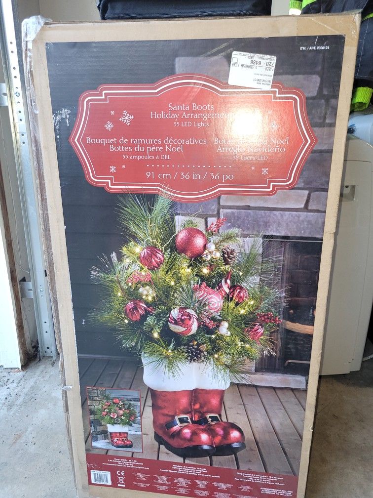 36" Santa Boot LED Lighted Arrangement for Sale in Sumner, WA - OfferUp