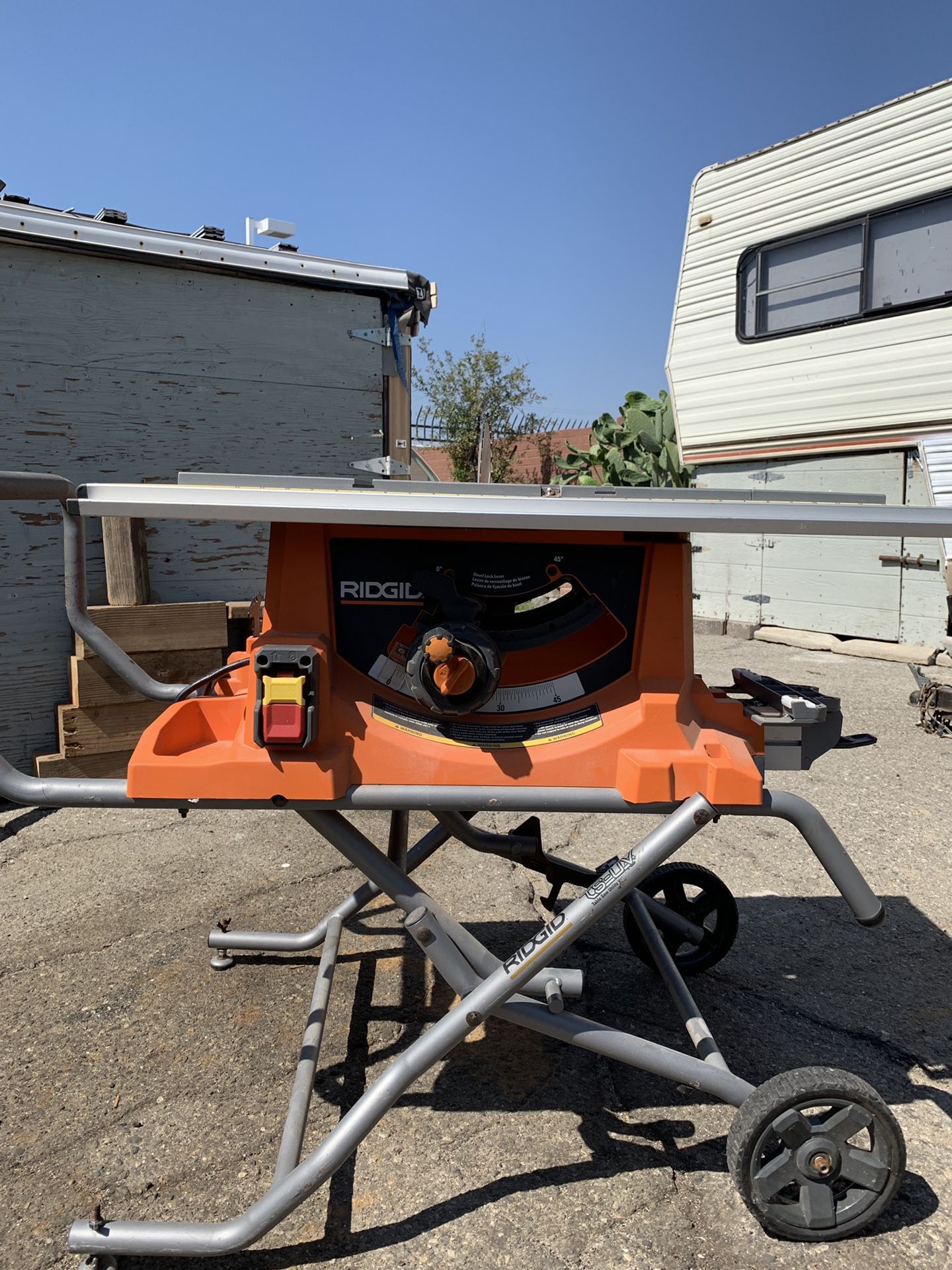 RIDGID 15 Amp Corded 10 in. Heavy-Duty Portable Table Saw with Stand ...