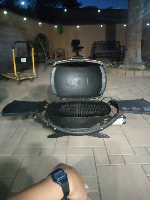 Weber Table Top Grill for Sale in Riverside, CA - OfferUp