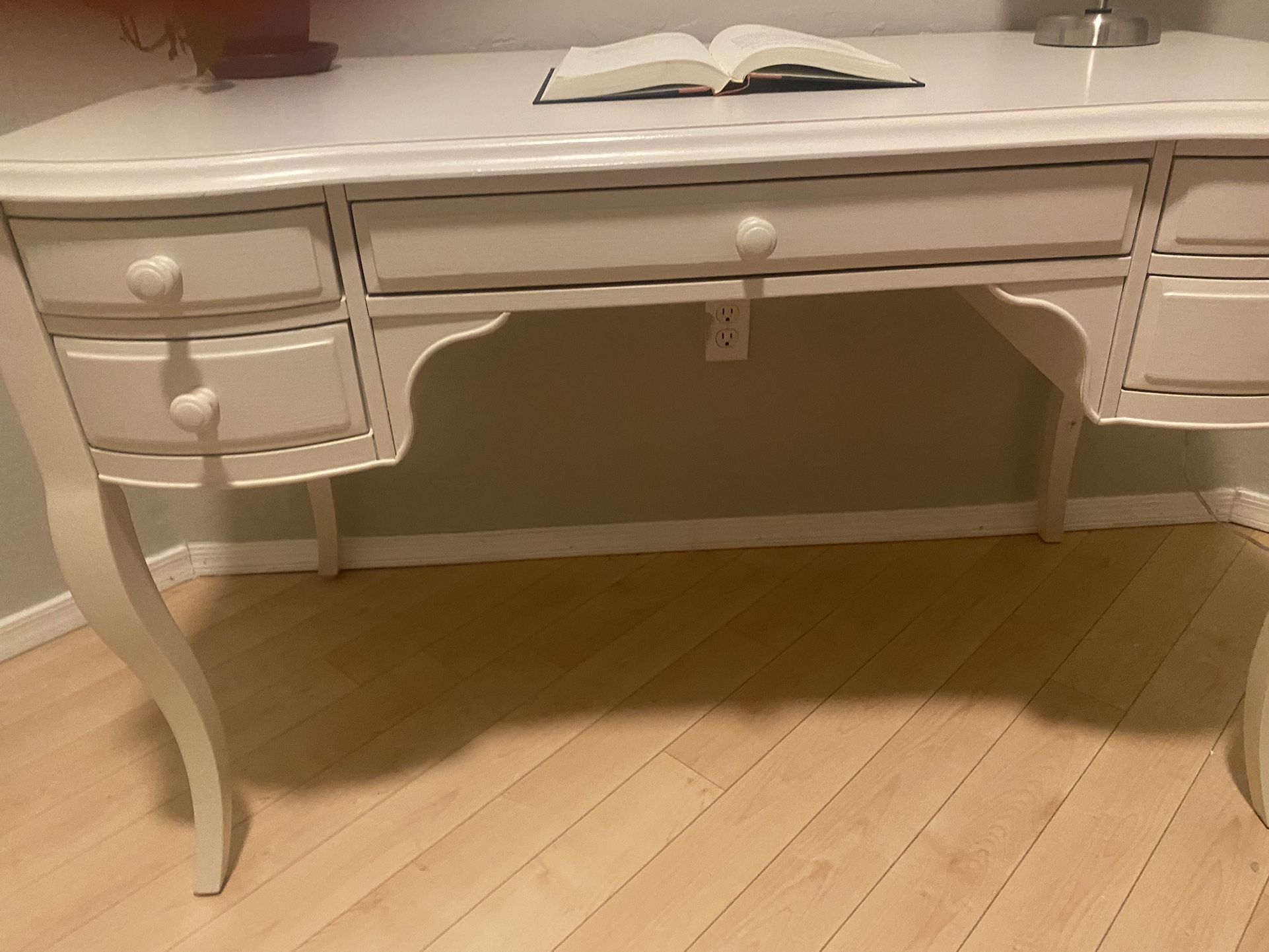 Lilac classic desk store