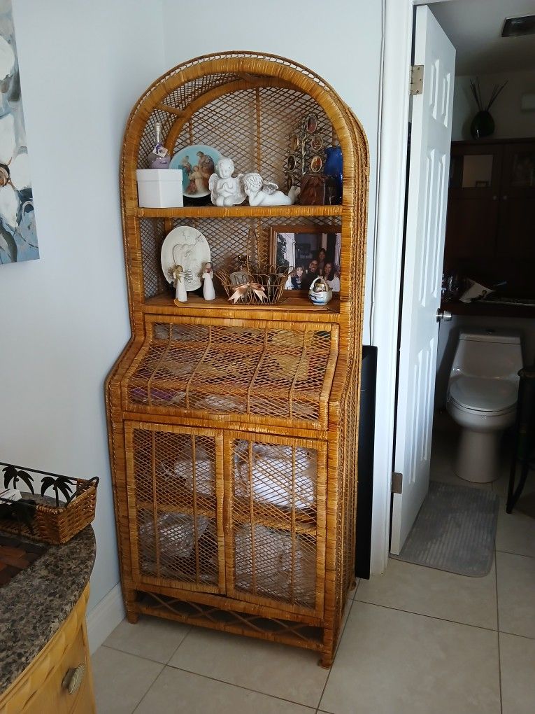 Wicker Hutch for Sale in West Palm Beach, FL - OfferUp