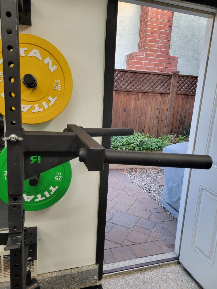 Rogue Infinity Matador Dip Attachment - with Wall Mount for Sale in San ...