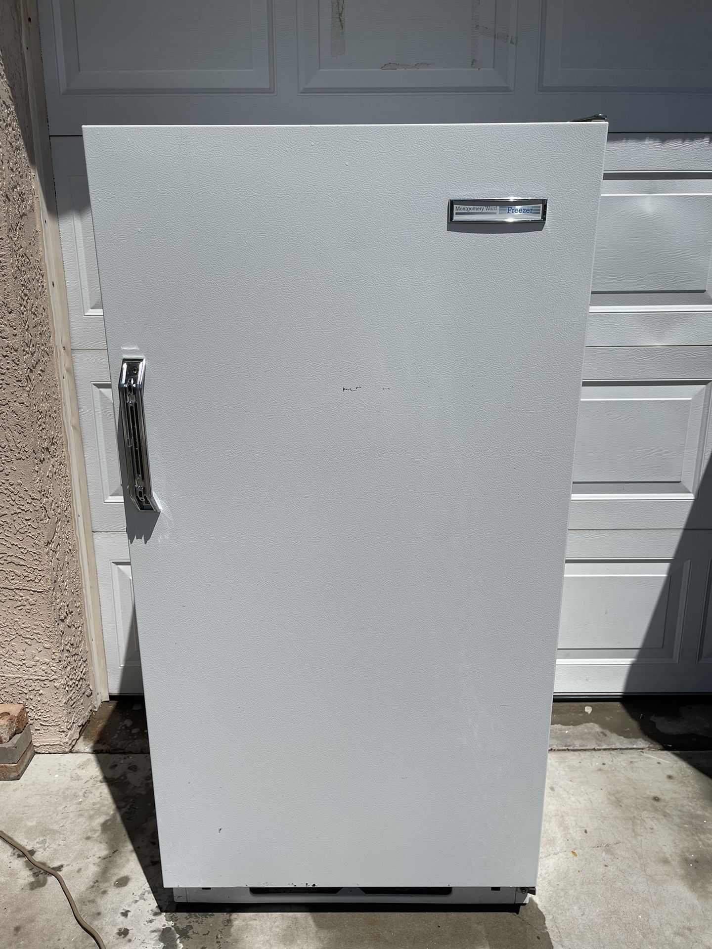 Montgomery Ward Standup Freezer for Sale in Sun City, AZ - OfferUp