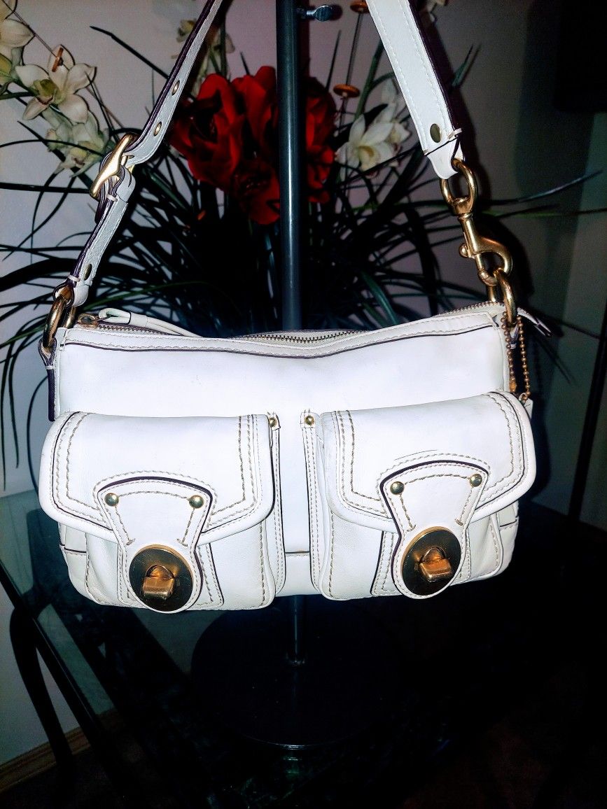 Beige Leather Coach Purse With Front Pocket