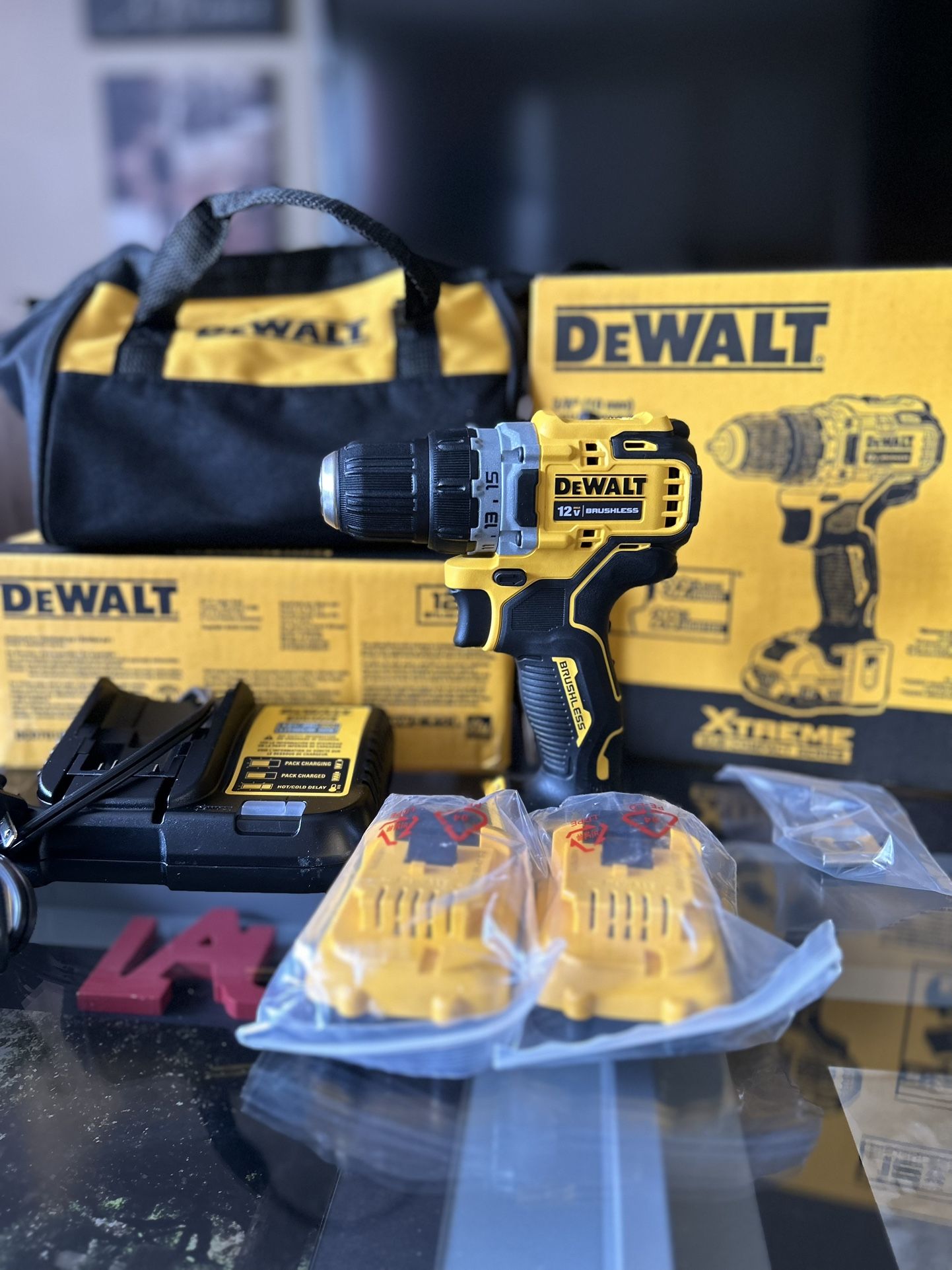 DEWALT XTREME 12-volt Max 3/8-in Brushless Cordless Drill(2 Li-ion ...