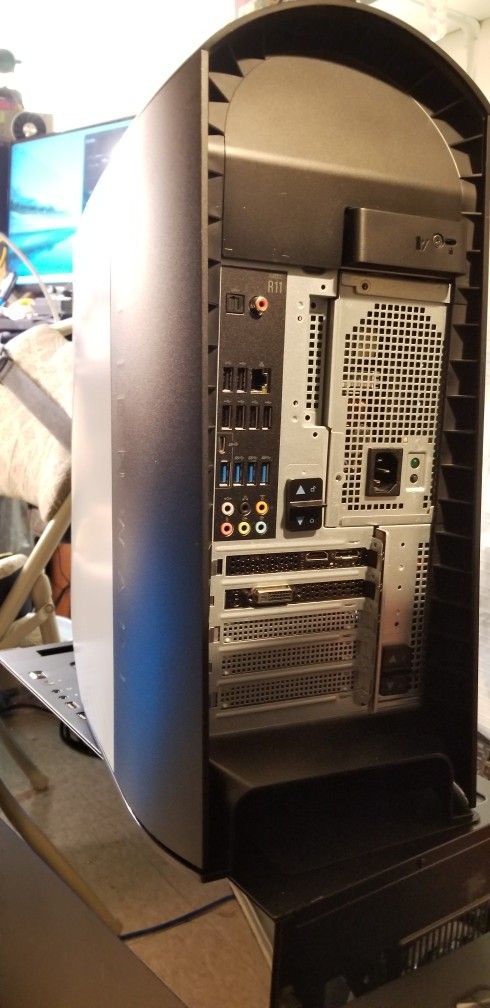 *Gaming PC*_ALIENWARE_Aroura,R11_RTX 2060 SUPER_i5-10400_1TB HDD_256GB ...