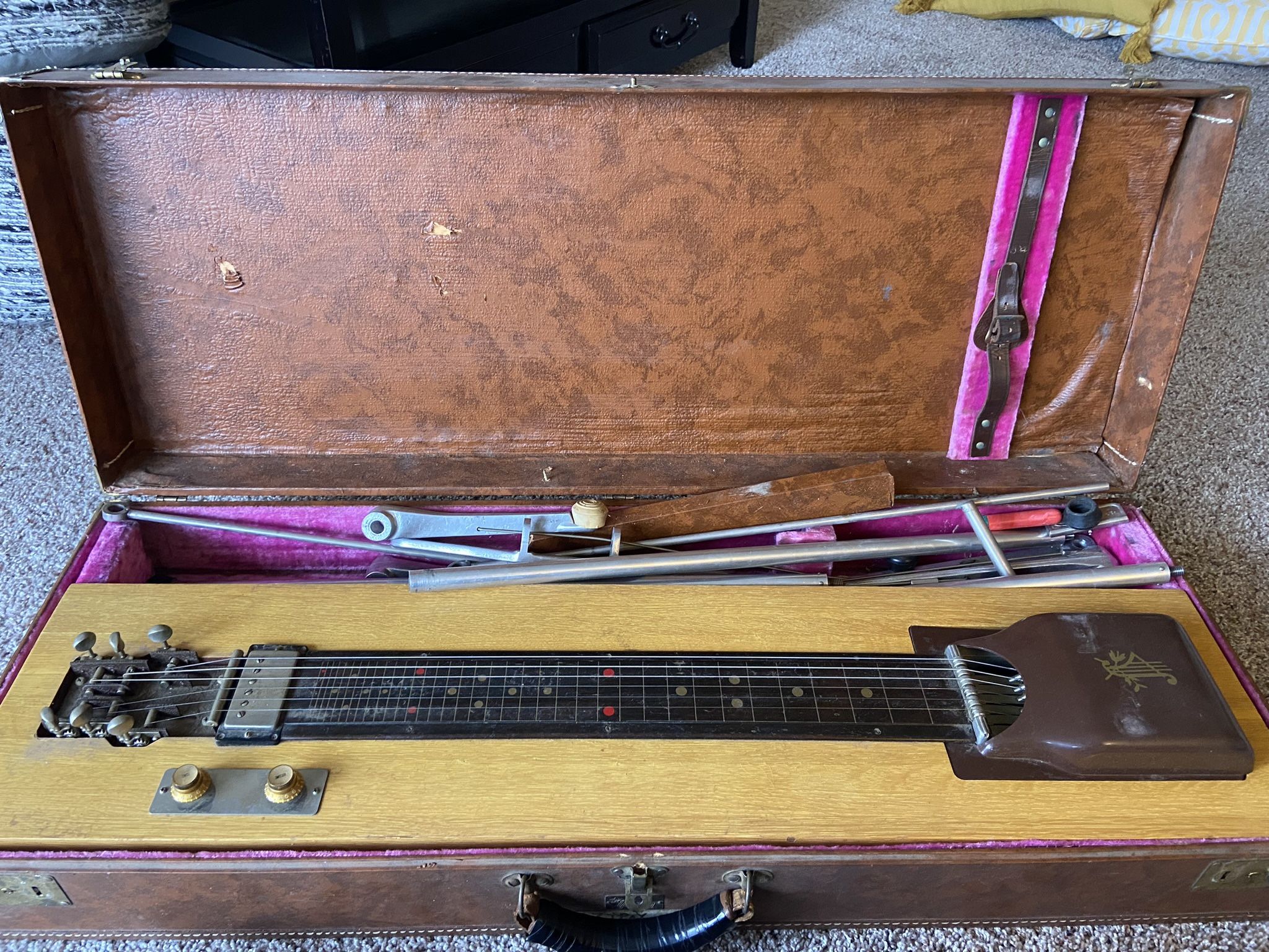 Sit Down Steel Guitar (unknown brand) for Sale in Puyallup, WA - OfferUp