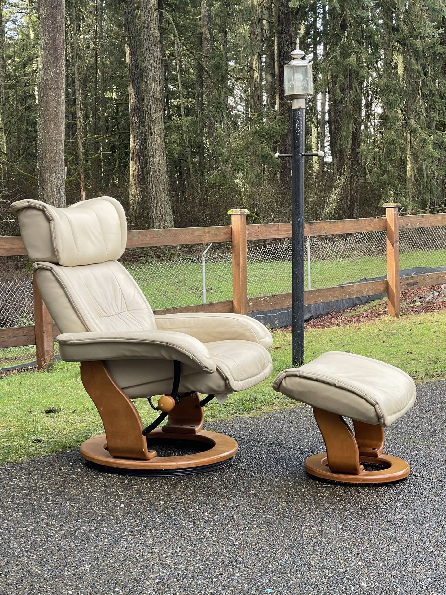 Vintage Ekornes Style Leather Stressless Chair and Ottoman . By ...