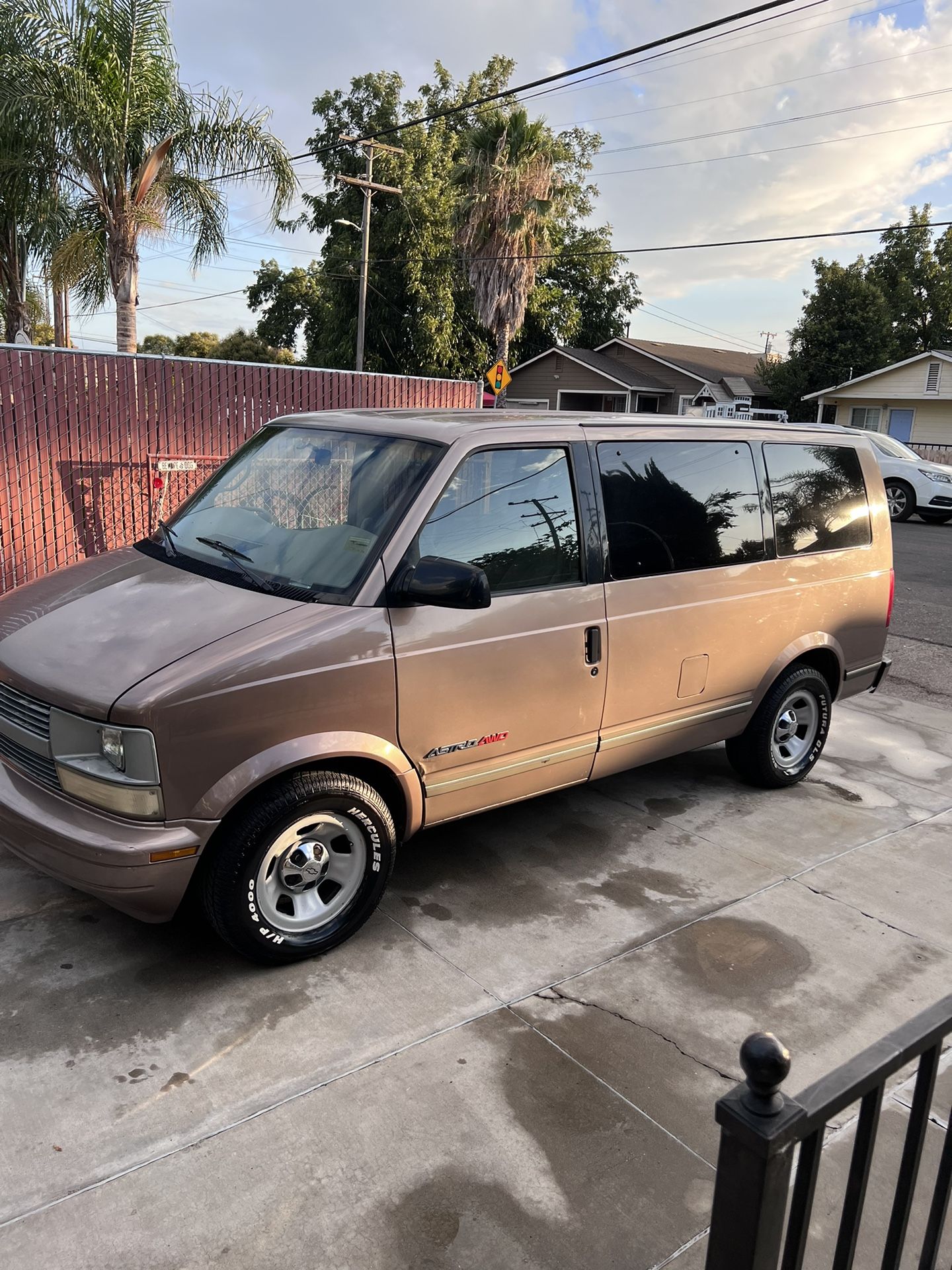 1998 Chevrolet Astro for Sale in Stockton, CA - OfferUp
