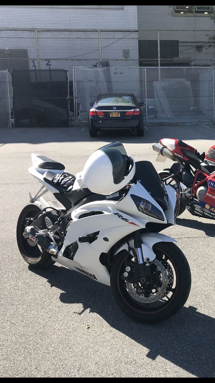 Selling my White Yamaha YZF R6 for Sale in New York, NY - OfferUp