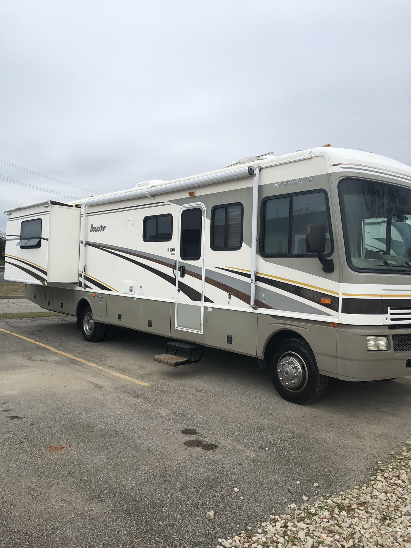 2005 Bounder Motorhome 36 Ft Double Slideout 15,000 original Miles for ...
