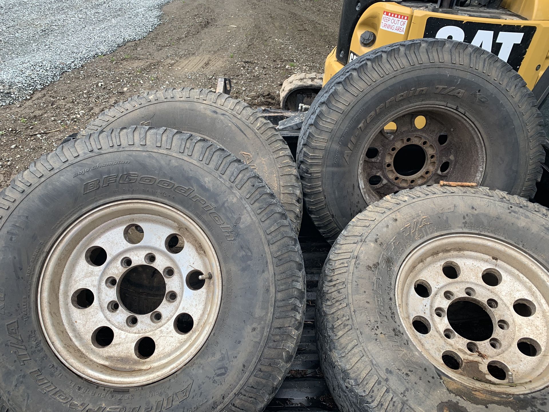 35x12.5r 16.5 tires and wheels for Sale in Graham, WA - OfferUp