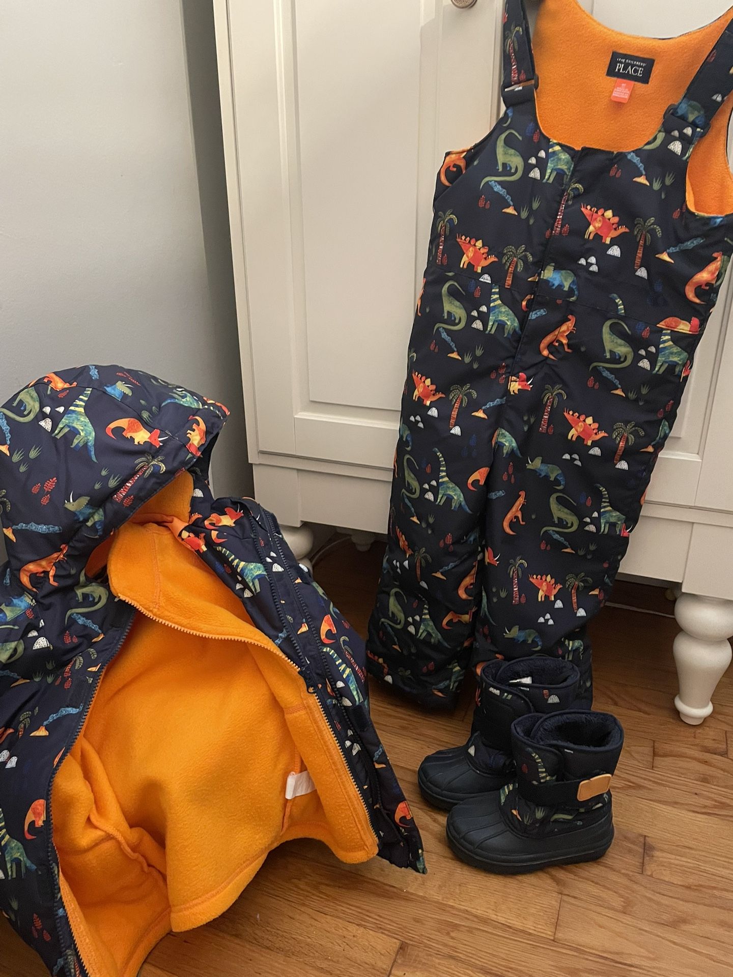 4T Boys Snow Jacket, Pants, And Boots for Sale in Lakewood, CA - OfferUp