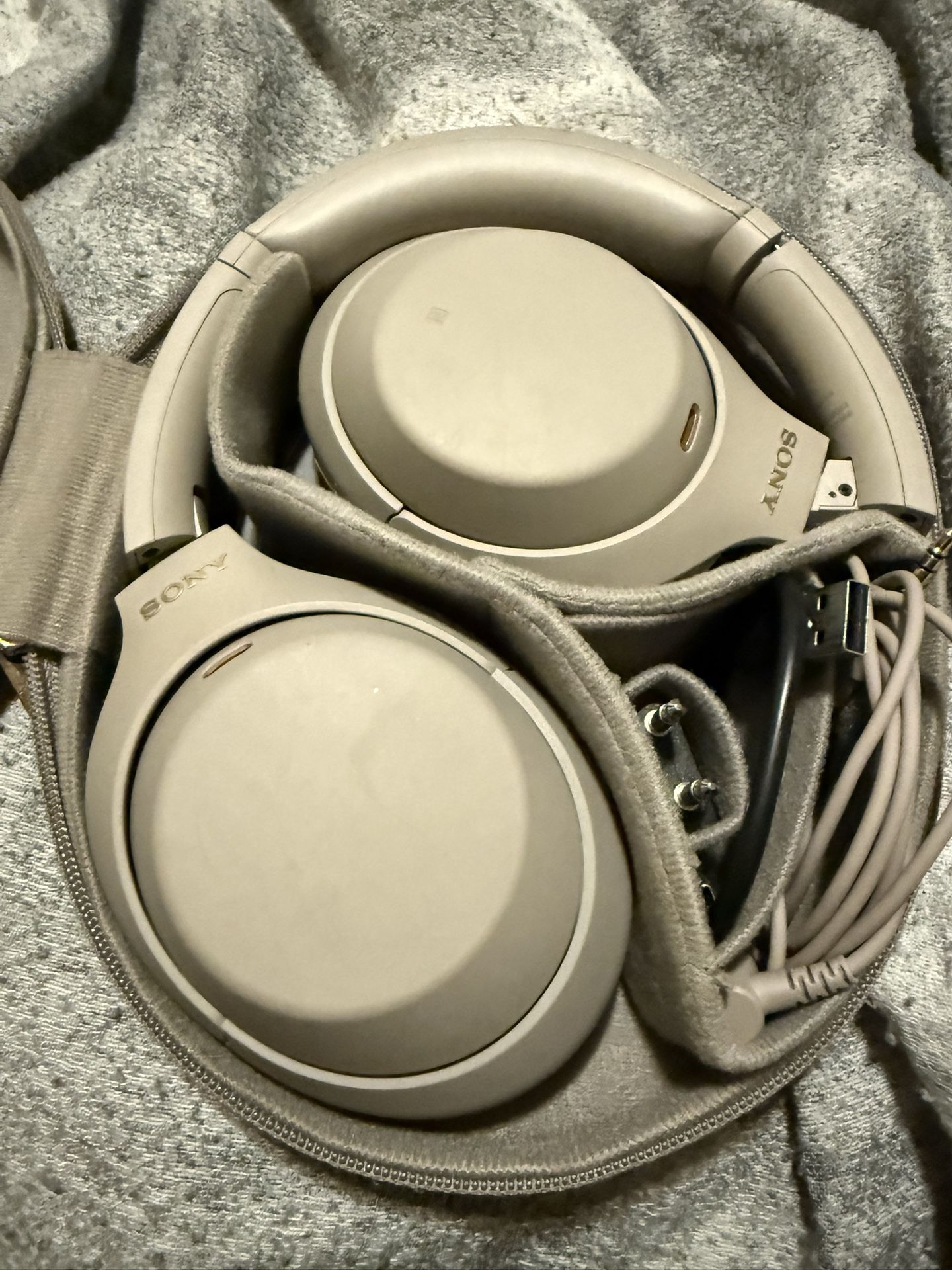 Sony XM4s Bluetooth Headphones for Sale in Henderson, NV - OfferUp