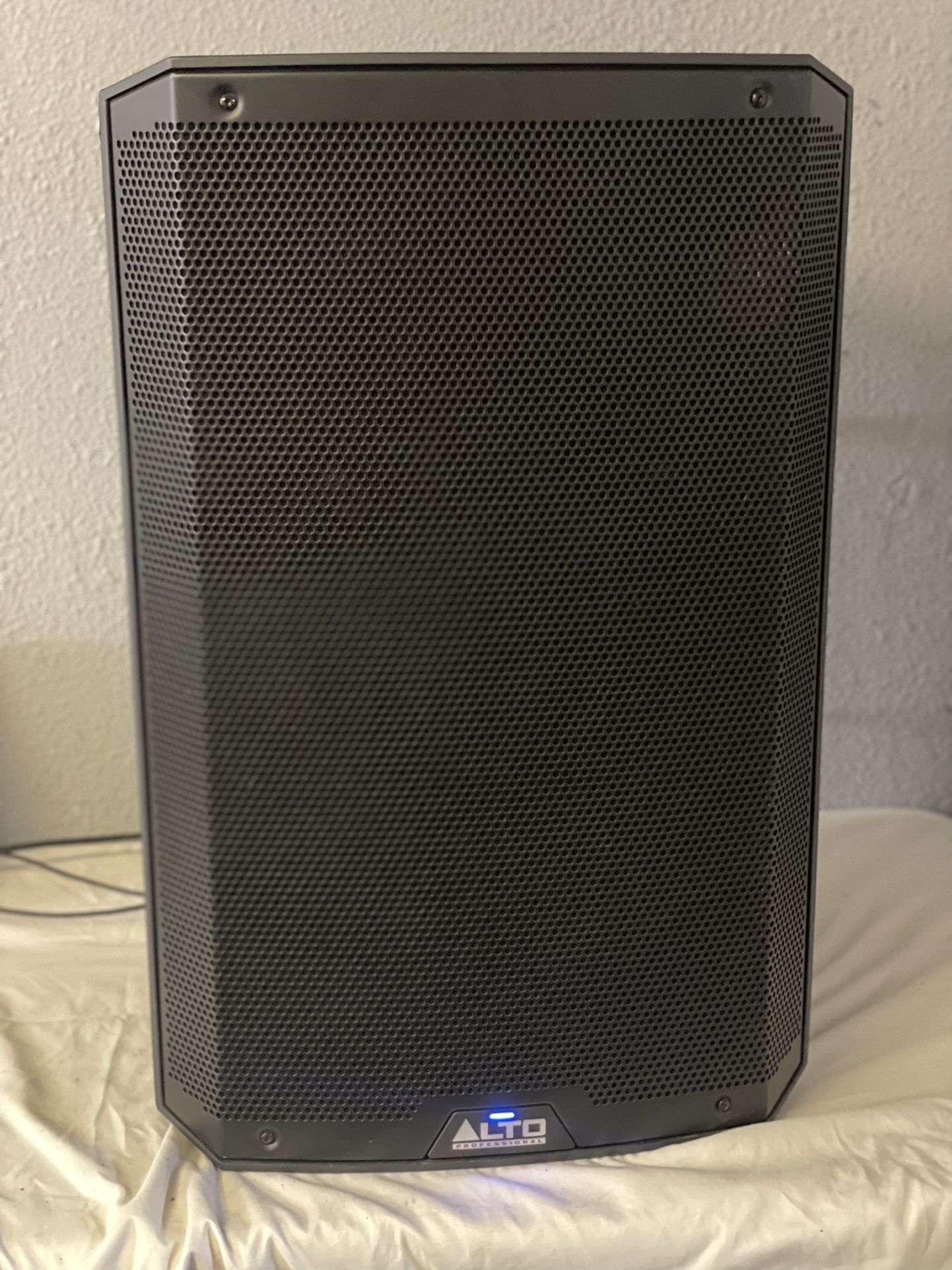 Alto TS215 Powered Speaker for Sale in Anaheim, CA - OfferUp