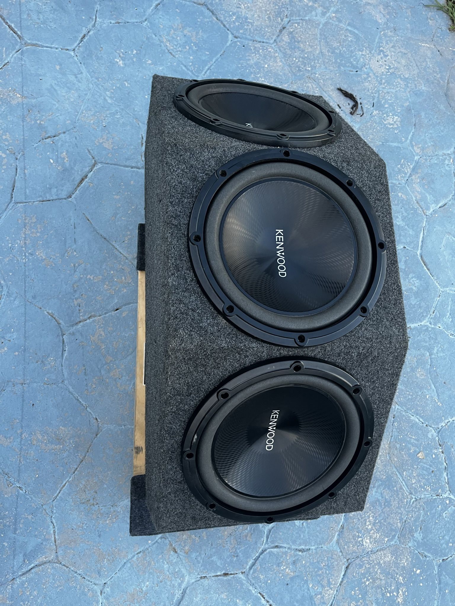 3 12 Inch Kenwood Subwoofers for Sale in Hialeah, FL - OfferUp