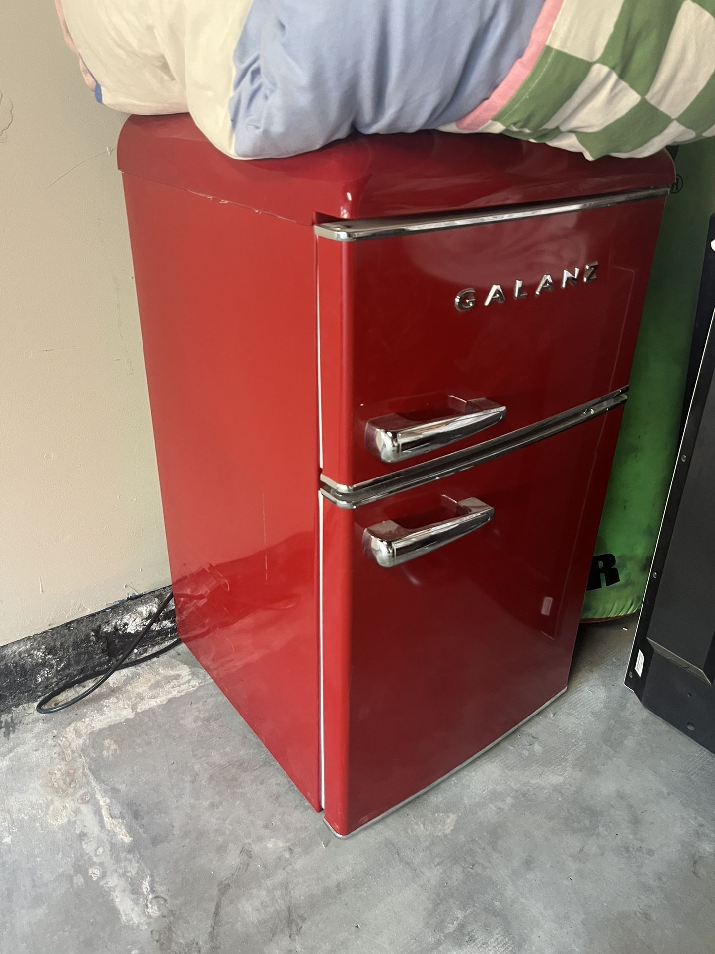 Red Mini-Fridge for Sale in Los Angeles, CA - OfferUp
