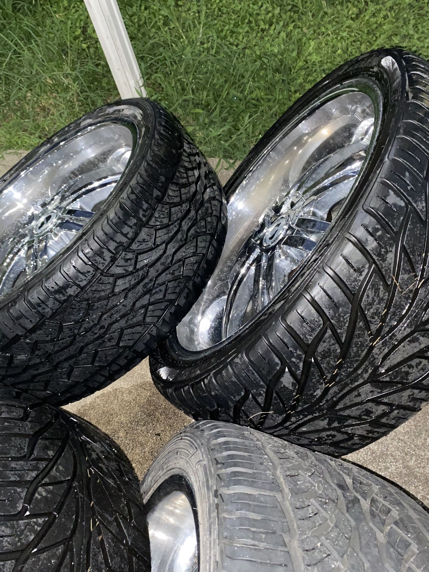 Tires and rims 305/35/R24 for Sale in Houston, TX - OfferUp