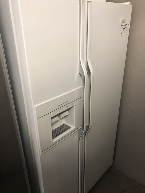 Magic Chef side by side refrigerator for Sale in Surprise, AZ - OfferUp