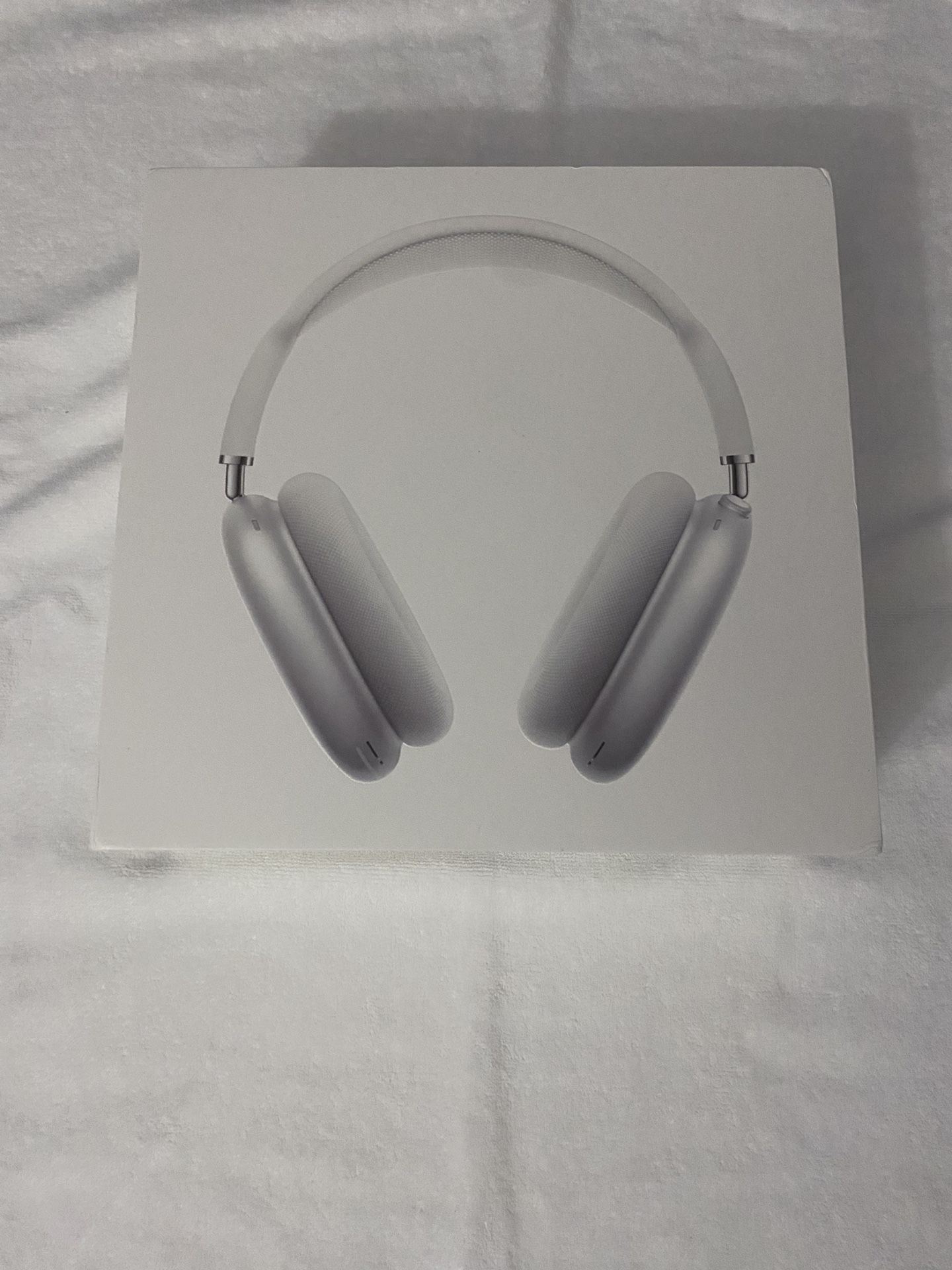 Airpod Maxes ( Silver) for Sale in Md City, MD - OfferUp
