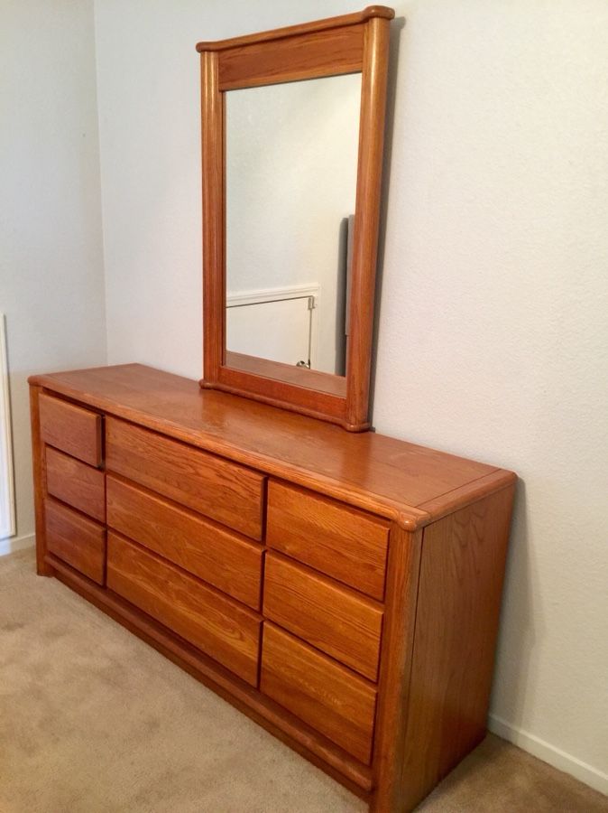 Brown Wooden 9 Drawer Dresser w/ Mirror for Sale in Fresno, CA - OfferUp