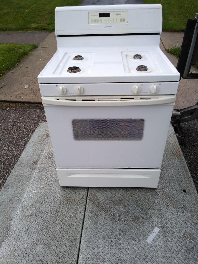 Gas stove comes with everything for Sale in Garfield Heights, OH - OfferUp