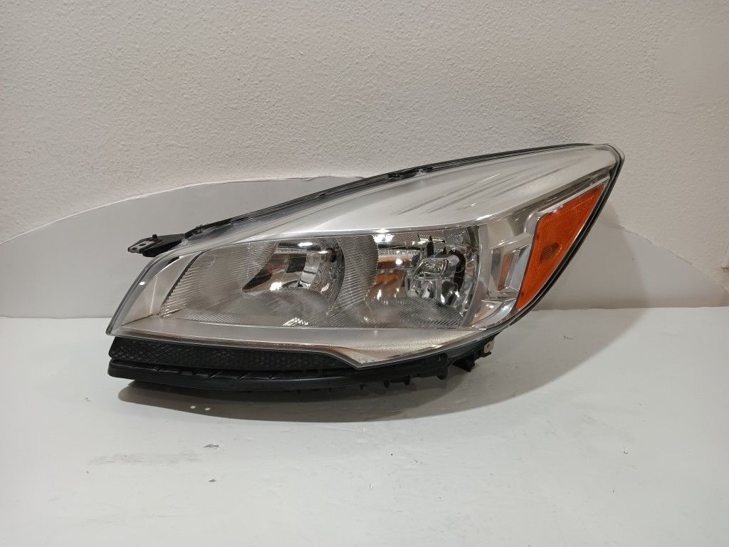 2013 2016 FORD ESCAPE LEFT SIDE HALOGEN HEADLIGHT OEM for Sale in ...