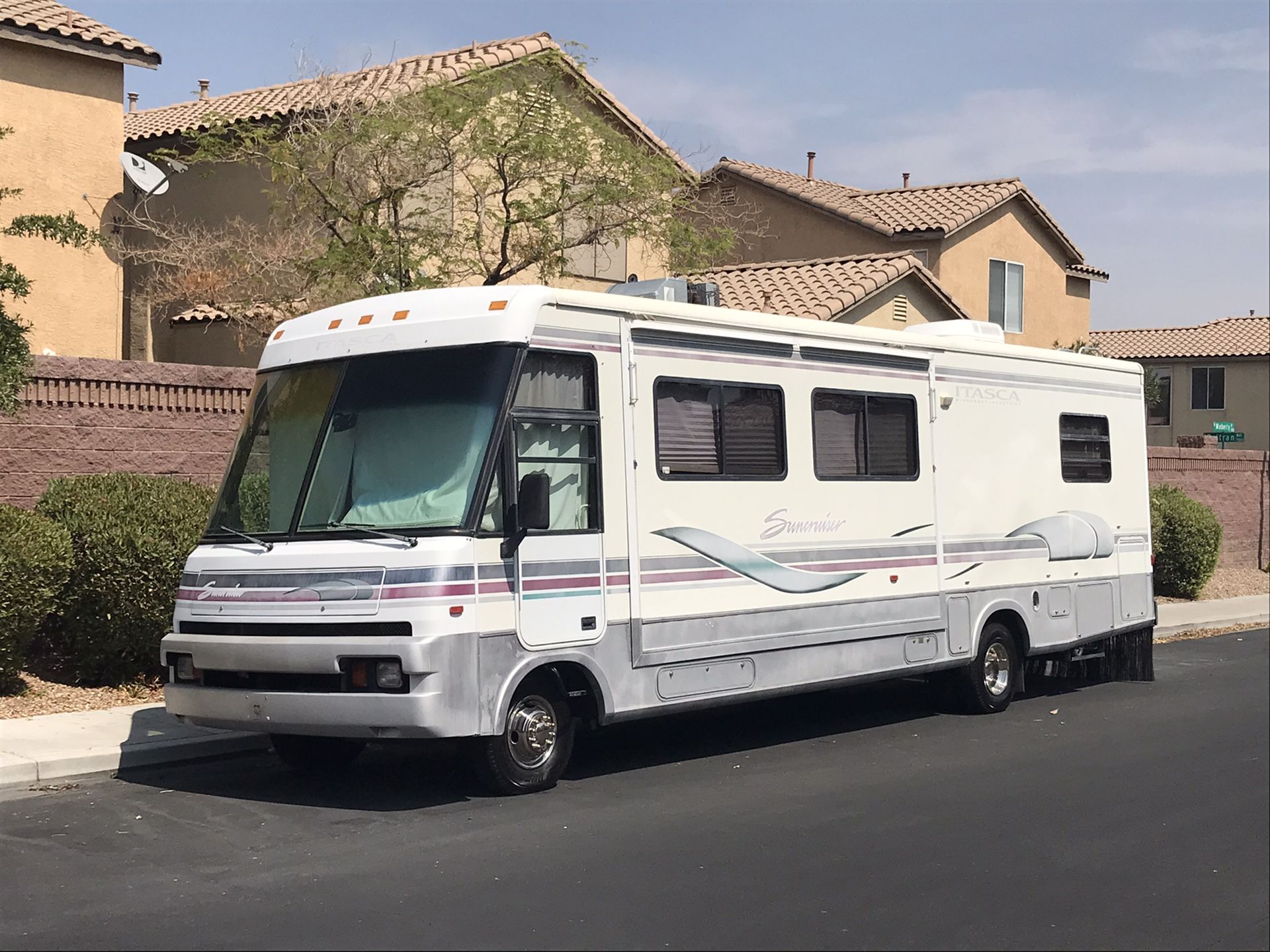 1998 Ford Itasca Winnebago Motorhome RV for Sale in Las Vegas, NV - OfferUp