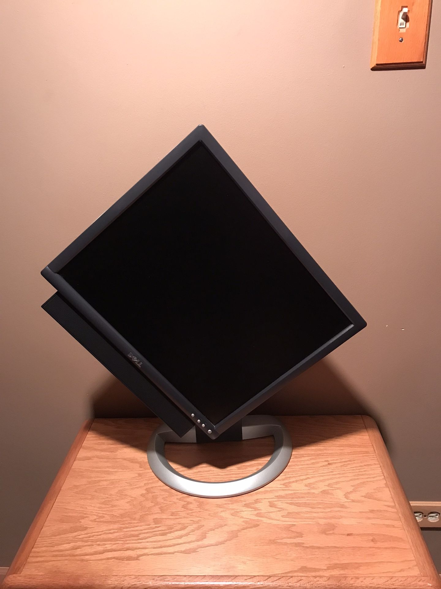 DELL 19” (1905FP) UltraSharp COLOR MONITOR with DELL SOUND BAR and ...