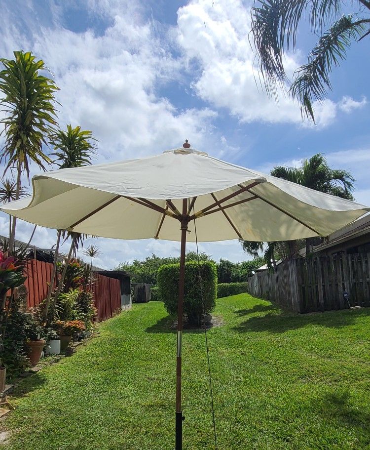 8 1/2 Ft Wooden Patio Umbrella , Pully Height Adjustable for Sale in ...
