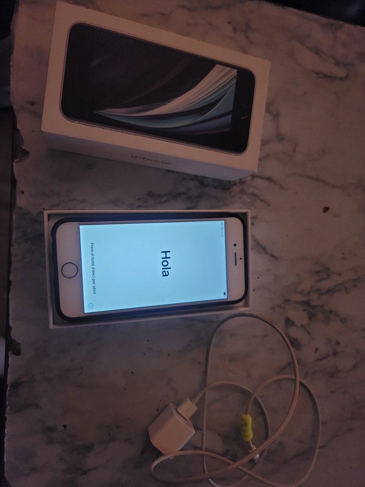 Rose Gold IPhone SE 128 GB for Sale in Chicago, IL - OfferUp