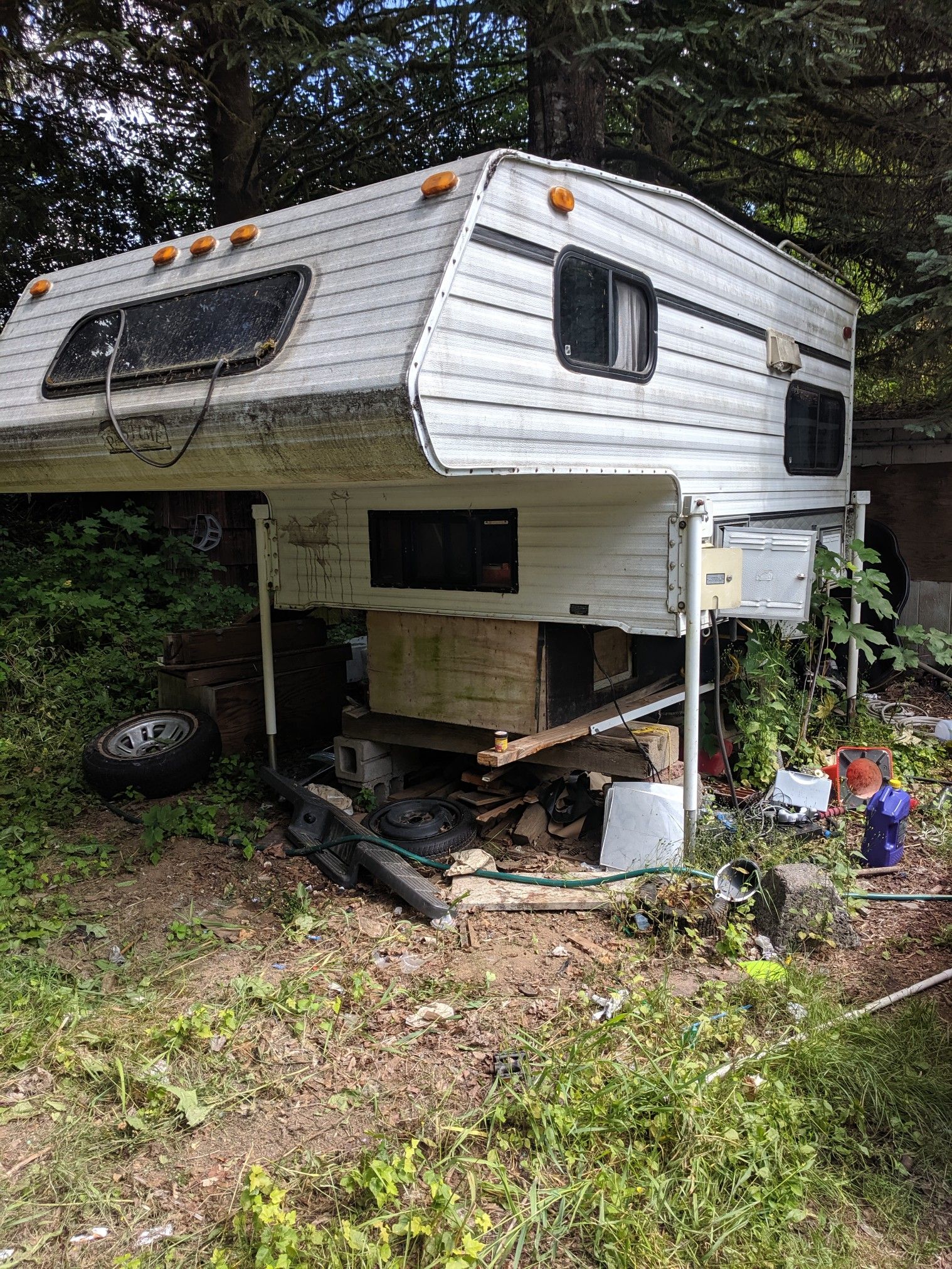 1998 750 sd pastime camper small truck size for Sale in Yacolt, WA ...