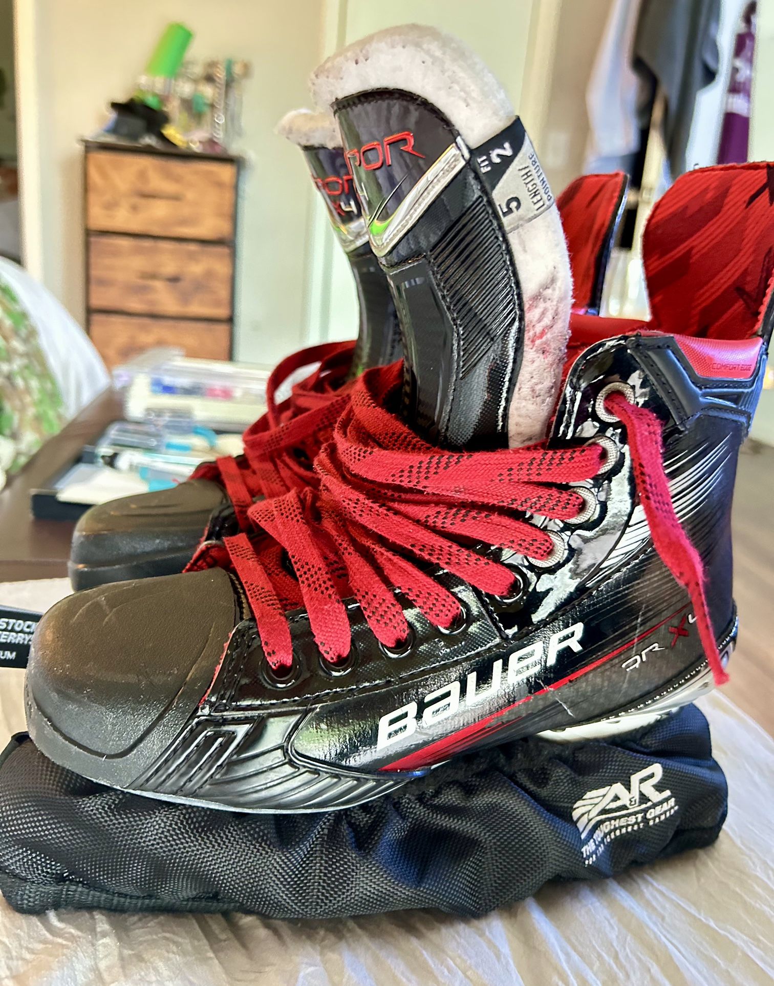 Bauer Vapor X4 Hockey Skates for Sale in Delray Beach, FL - OfferUp