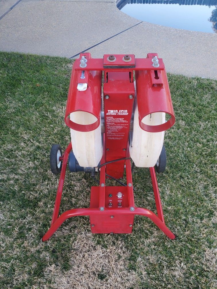 Twin Spin Softball Pitching Machine for Sale in Galt, CA - OfferUp