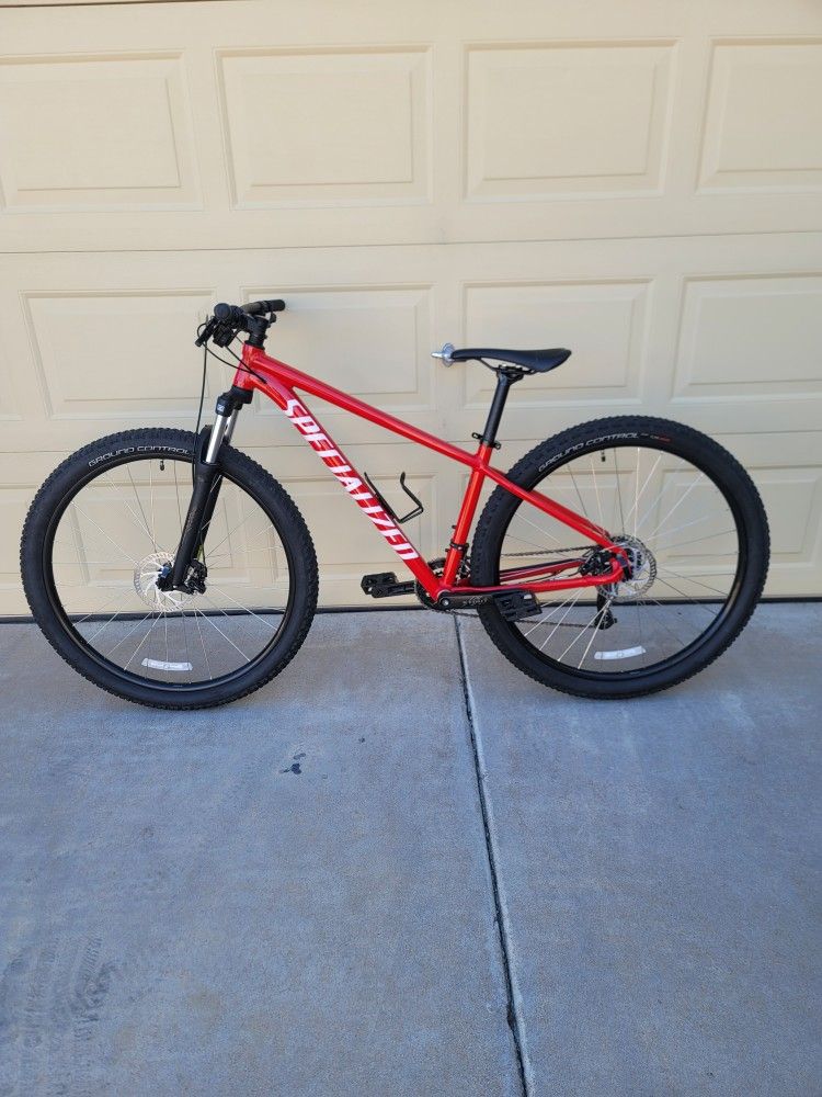 SPECIALIZED ROCKHOPPER MOUNTAIN BIKE 29ER (MEDIUM FRAME) for Sale in ...