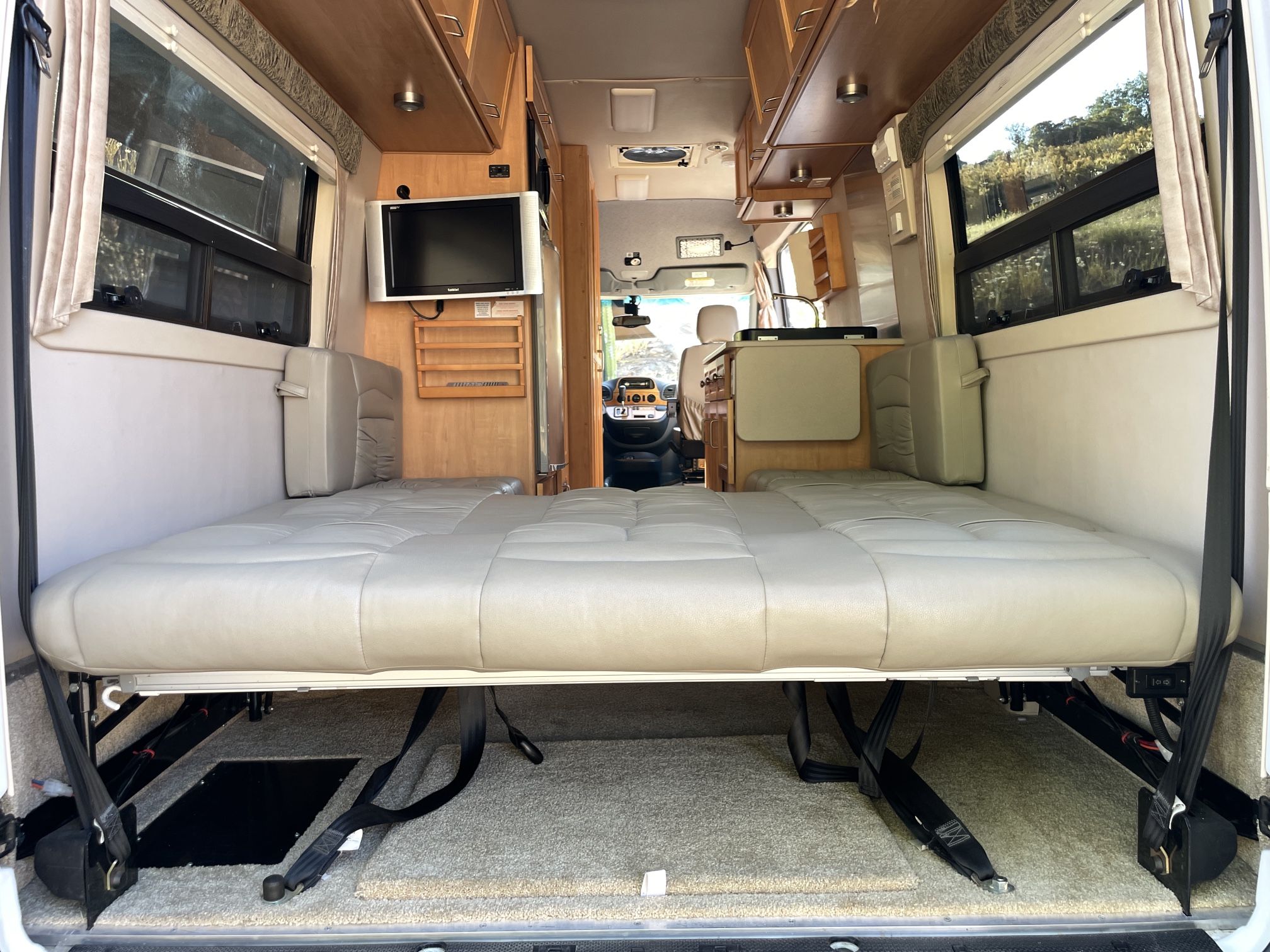 FULLY LOADED LEISURE TRAVEL DODGE SPRINTER 2500 FREE SPIRIT 210 CLASS B ...