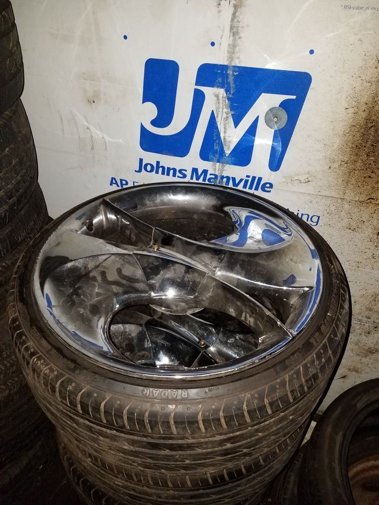 Arelli assassins 20 inch 5 bolt universal rims for Sale in Blue Island ...