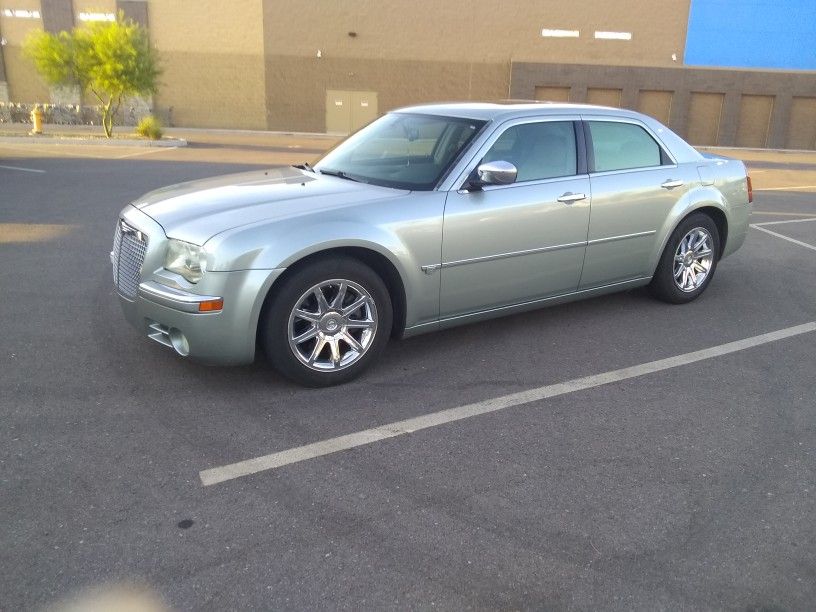 2005 Chrysler 300c for Sale in Peoria, AZ - OfferUp