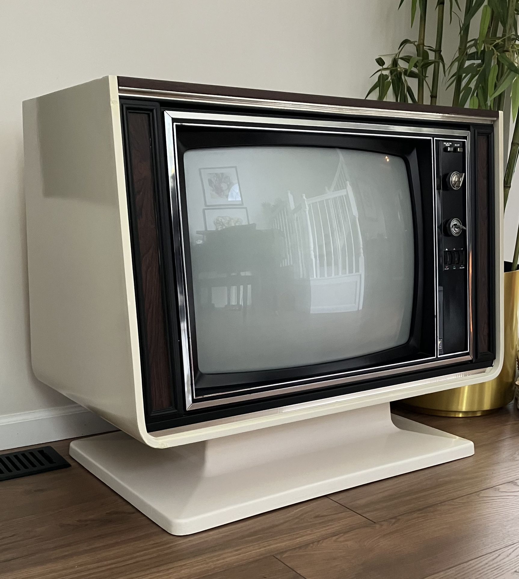 Television TV Stereo Console Vintage for Sale in Algonquin, IL - OfferUp