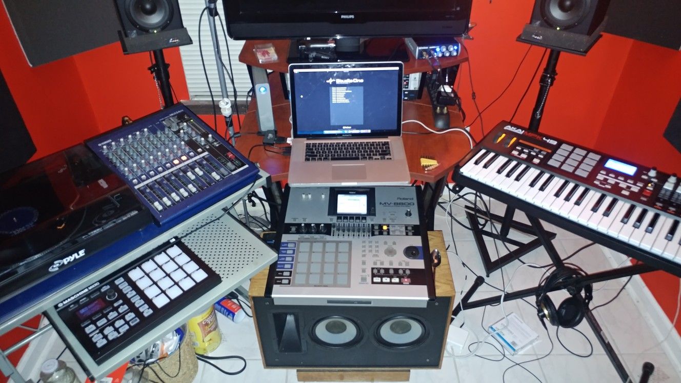 Maschine MK2 and Roland MV 8800 for sale for Sale in Douglasville, GA ...