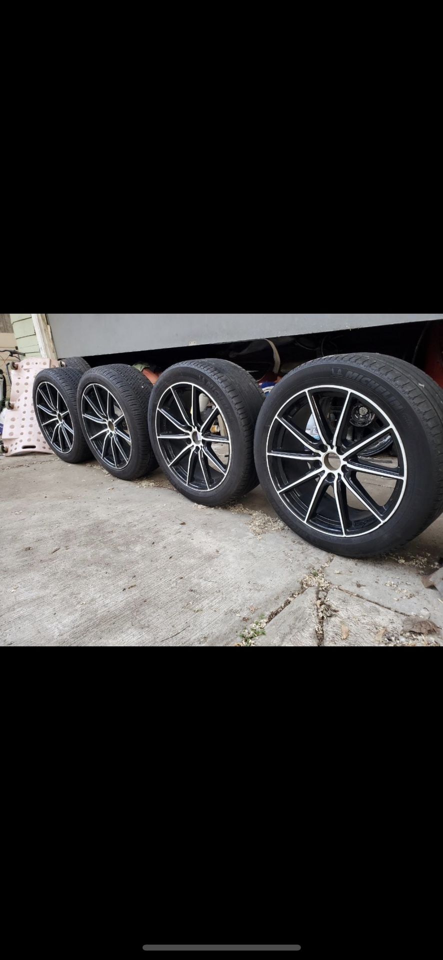 Lexani Rims 20” with Tires for Sale in Bloomingdale, IL - OfferUp