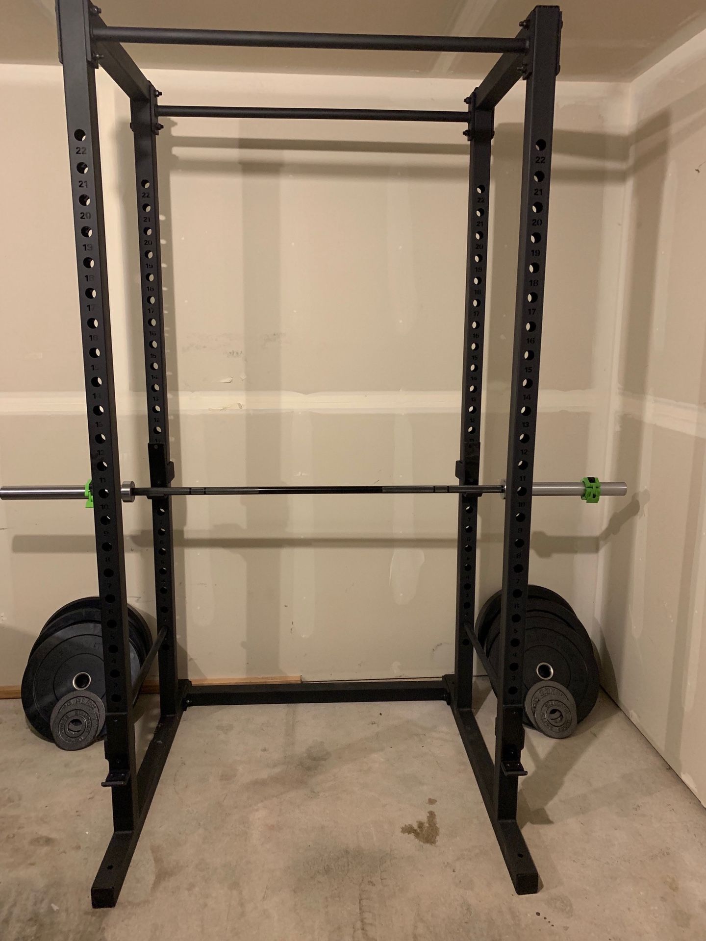 Squat rack 900 OBO comes with 175lbs for Sale in Arlington, WA - OfferUp