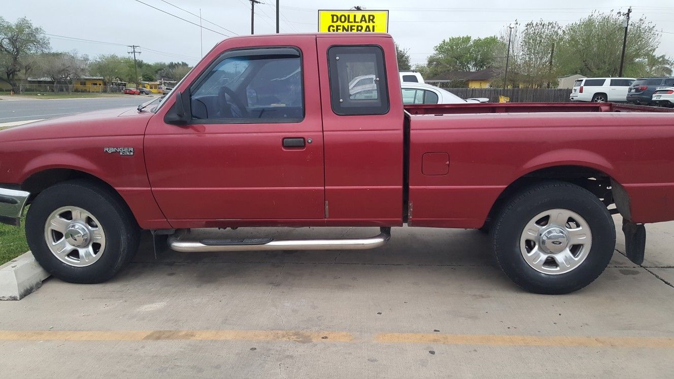 94 Ford Ranger motor 4 cilindros transmisión estándar for Sale in ...