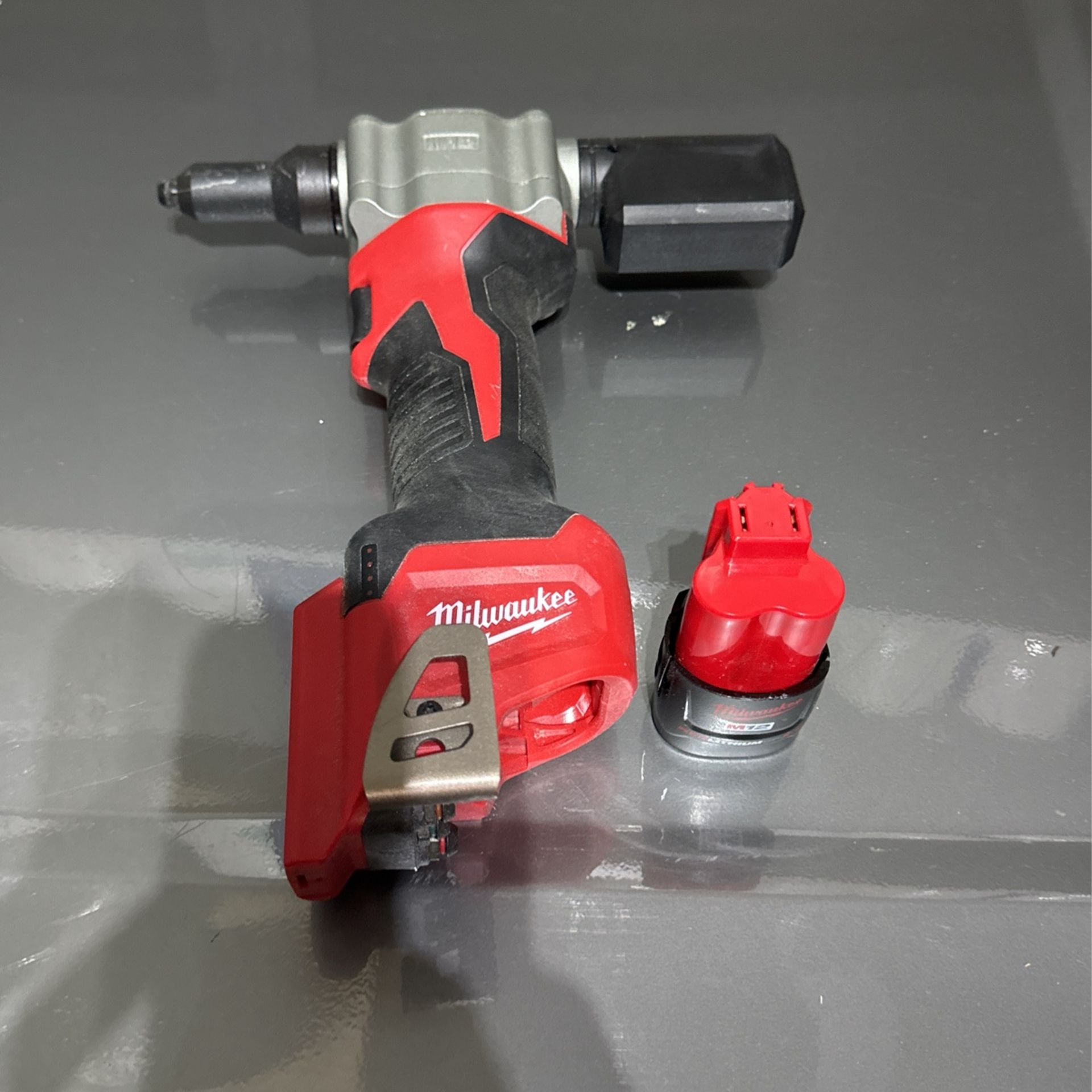 Milwaukee Rivet Gun for Sale in Arlington, WA - OfferUp