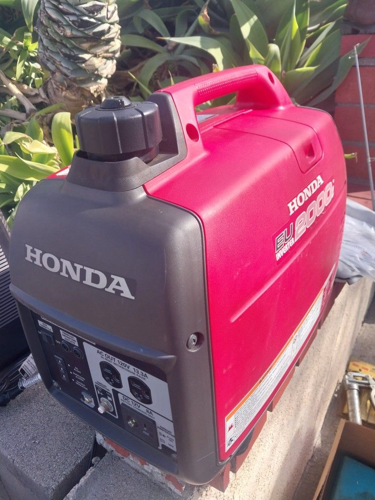 HONDA GENERATOR EU2000i IN EXCELLENT CONDITION ONLY 5 HOURS USED for ...