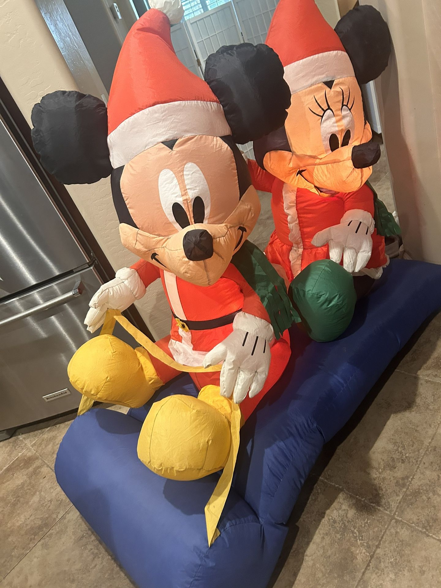 Christmas Gemmy Disney 5 ft Mickey & Minnie Mouse Sled Scene Inflatable ...