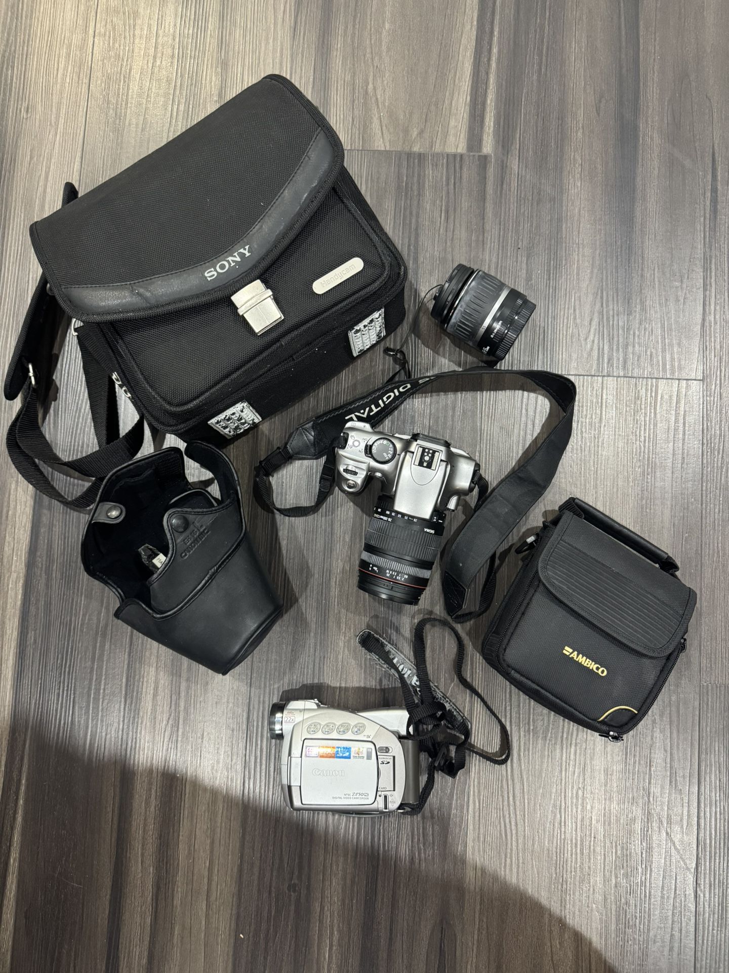 Cannon Camera Bundle W Lens for Sale in Fort Lauderdale, FL - OfferUp