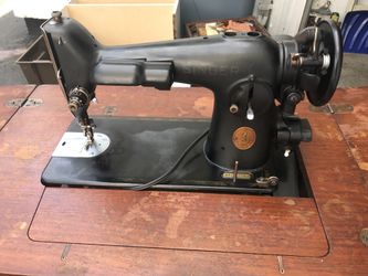 Early 1940’s Singer Sewing Machine model #22 serial #AF995143 with ...