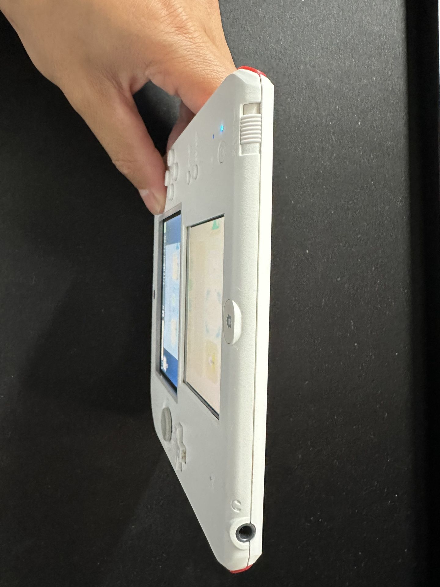 Nintendo 2DS White / Red Scarlet 3DS Console With Stylus And 4GB sD ...