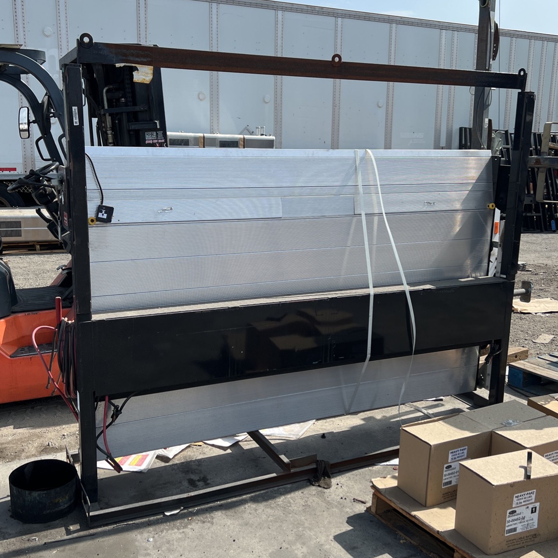 New Waltco MDL 30 Liftgate for Sale in Fontana, CA - OfferUp